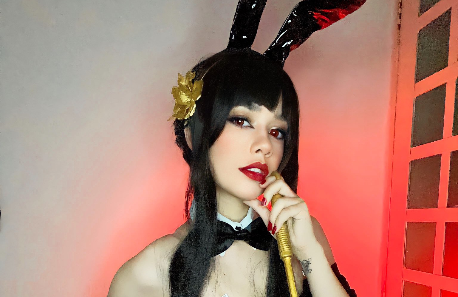Belo cosplay da Yor Forger Bunny, de Spy x Family