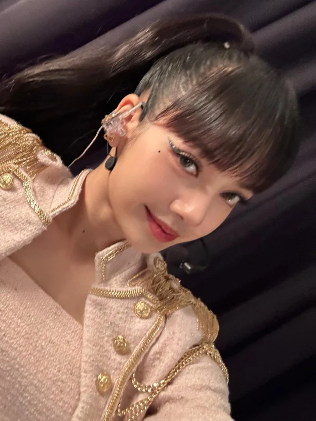 Mais looks recentes de Lisa, do Blackpink (com saias, shots e vestido rosa)